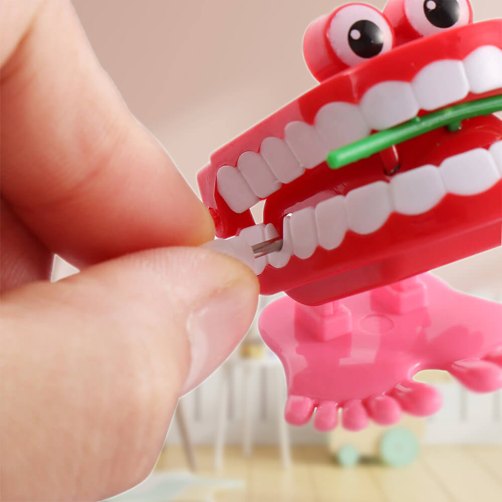Wind Up Walking Teeth Toy - Mounteen